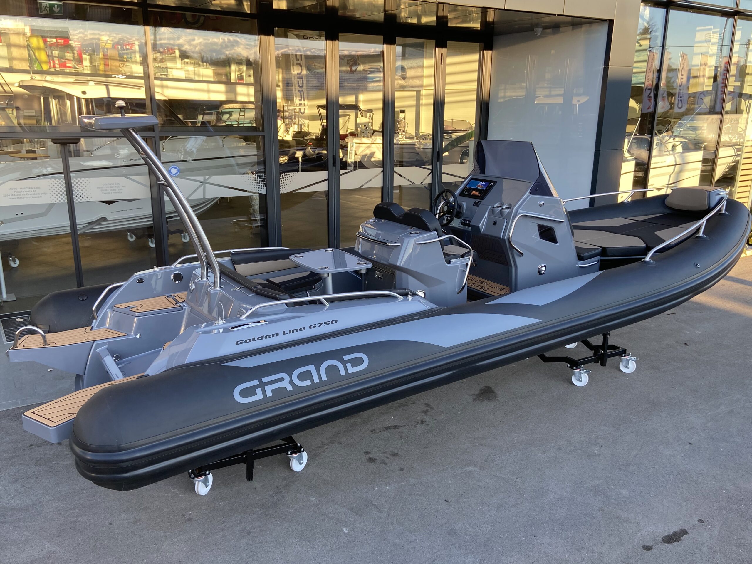 G750HGLF Gray Black — Moto Nautika